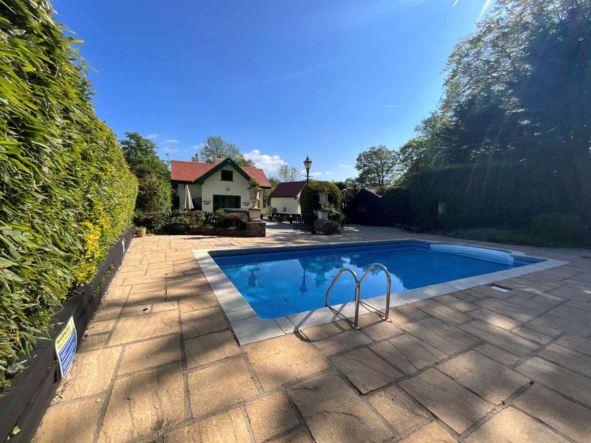 Cottage ∙ 6 Bedrooms ∙ 21 Guests - Cowbridge