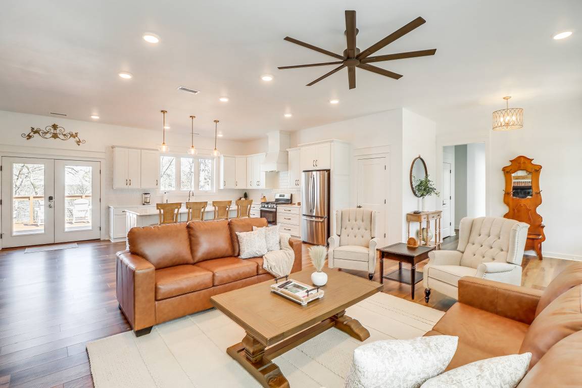 248 M² House ∙ 4 Bedrooms ∙ 14 Guests - West Front Street, AR