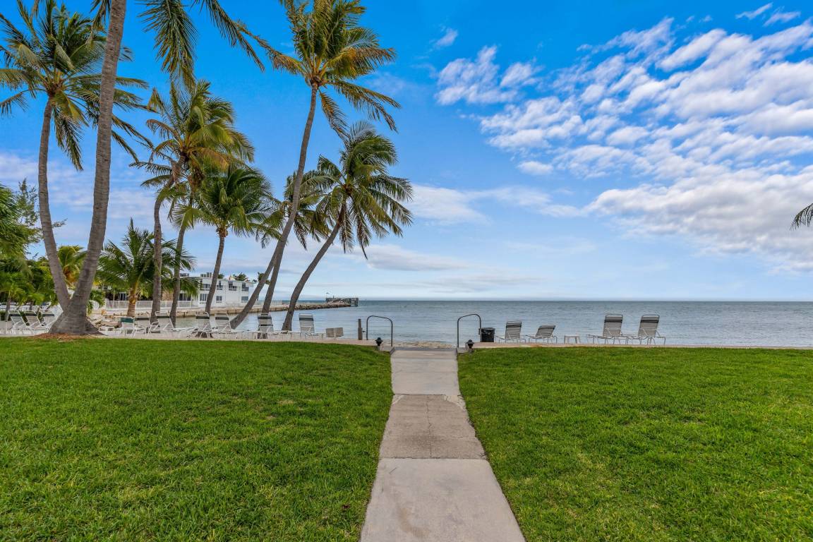 Apartment ∙ 2 Bedrooms ∙ 6 Guests - Key Colony Beach, FL