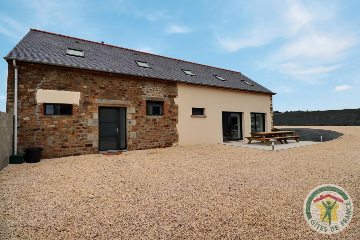 140 M² Gîte ∙ 5 Chambres ∙ 14 Personnes - Fougères