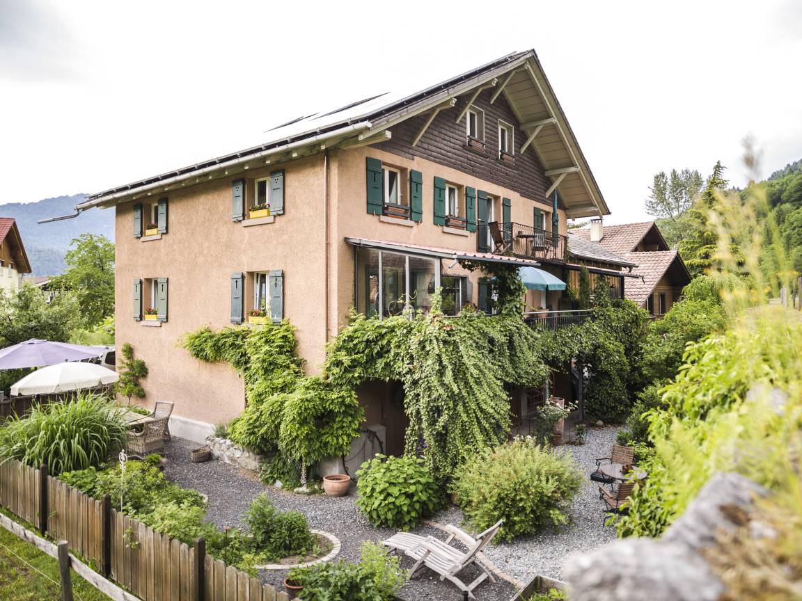 84 M² Apartment ∙ 2 Bedrooms ∙ 4 Guests - Wilderswil