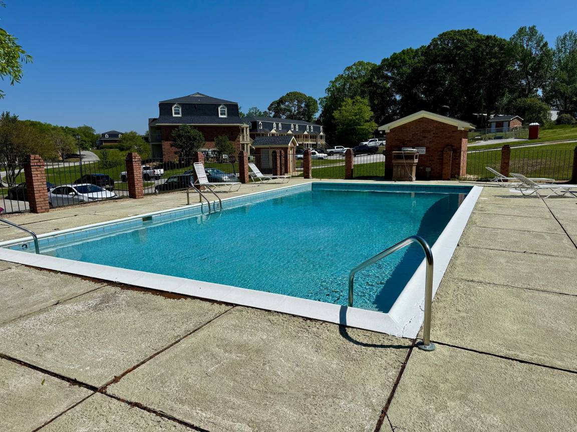 Apartment ∙ 1 Bedroom ∙ 4 Guests - Auburn, AL