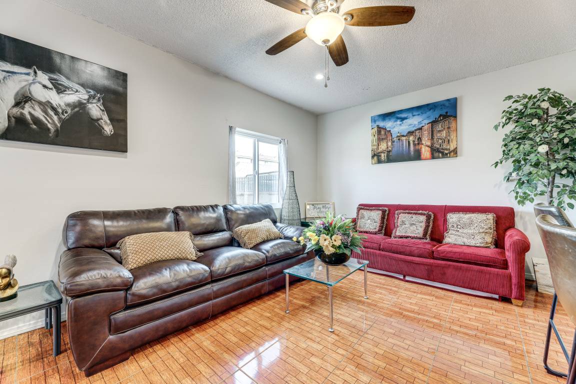 111 M² Apartment ∙ 3 Bedrooms ∙ 11 Guests - Torrance, CA