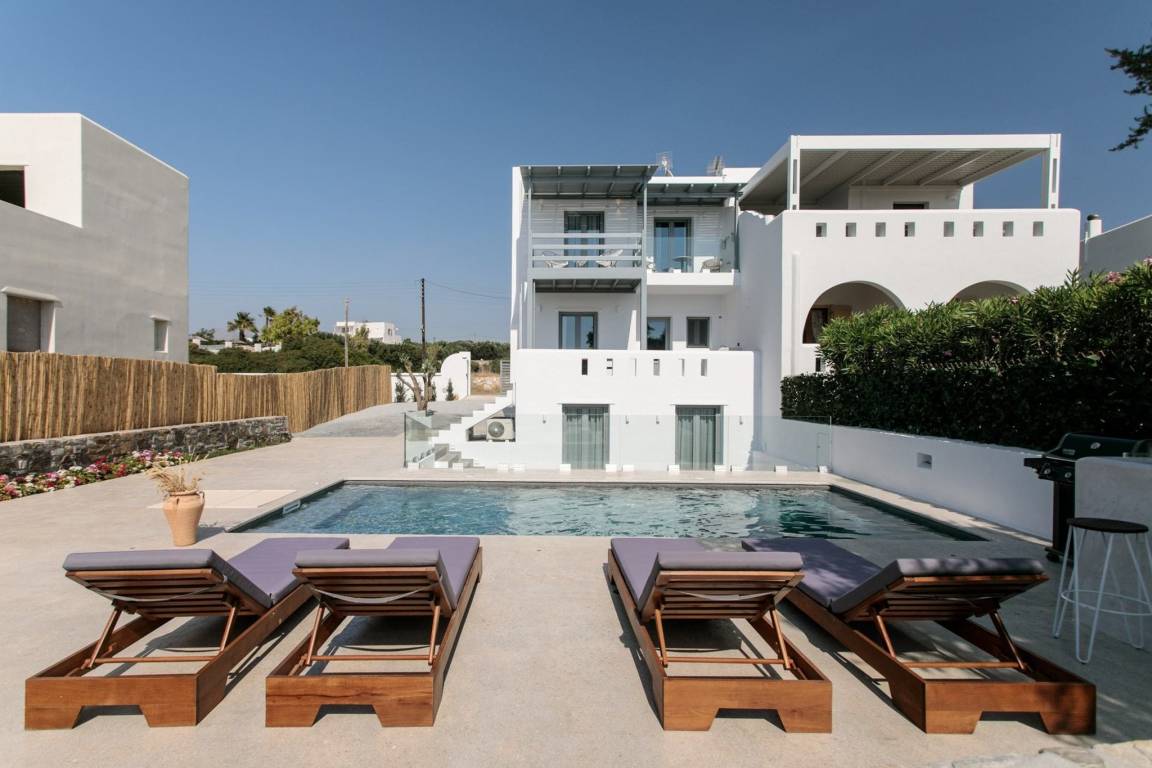Villa ∙ 4 Bedrooms ∙ 8 Guests - Naxos