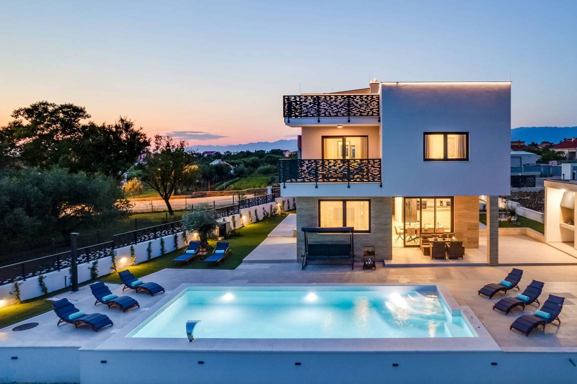 220 M² Villa ∙ 4 Schlafzimmer ∙ 8 Gäste - Zadar