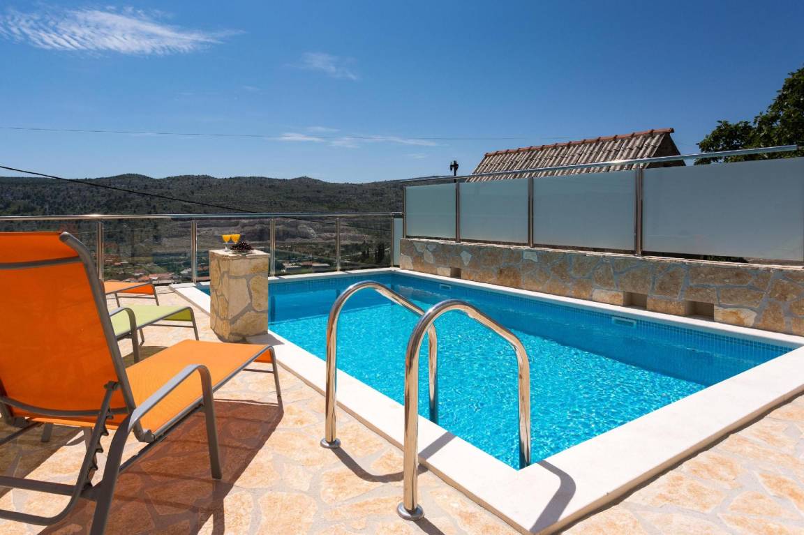 180 M² House ∙ 4 Bedrooms ∙ 8 Guests - Omiš