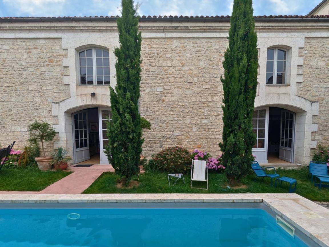 95 M² Appartement ∙ 2 Chambres ∙ 5 Personnes - Angoulême