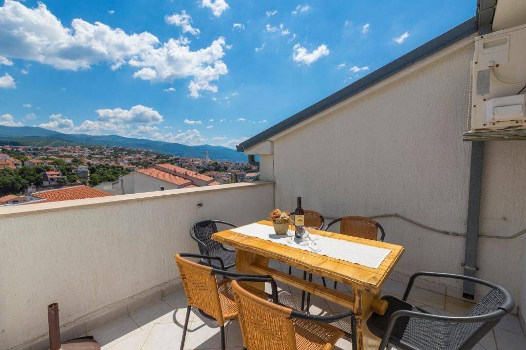85 M² Ferienwohnung ∙ 3 Schlafzimmer ∙ 6 Gäste - Novi Vinodolski
