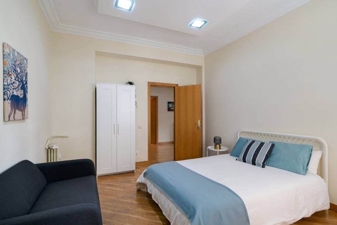 190 M² Private Room ∙ 1 Bedroom ∙ 1 Guest - Madrid