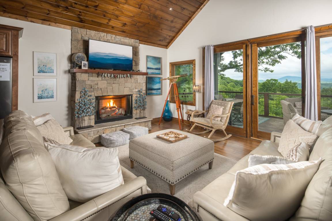 208 M² Cabin ∙ 3 Bedrooms ∙ 8 Guests - Boone, NC