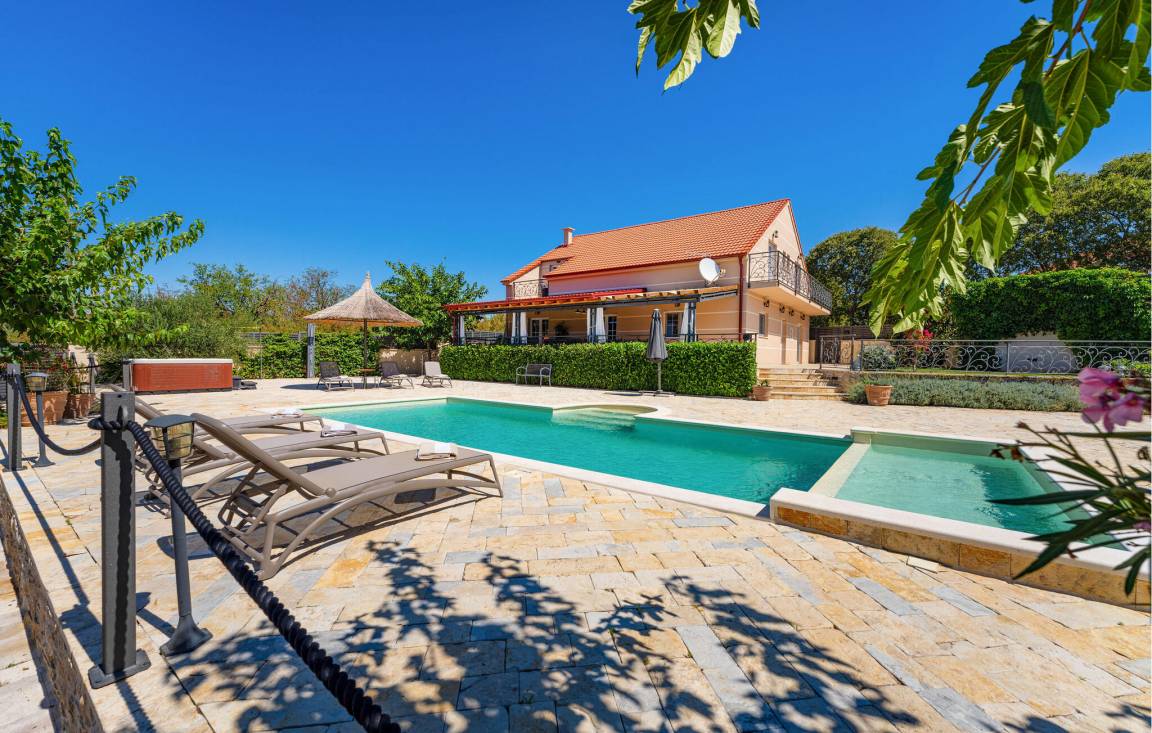 220 M² Ferienhaus ∙ 5 Schlafzimmer ∙ 10 Gäste - Biograd na Moru