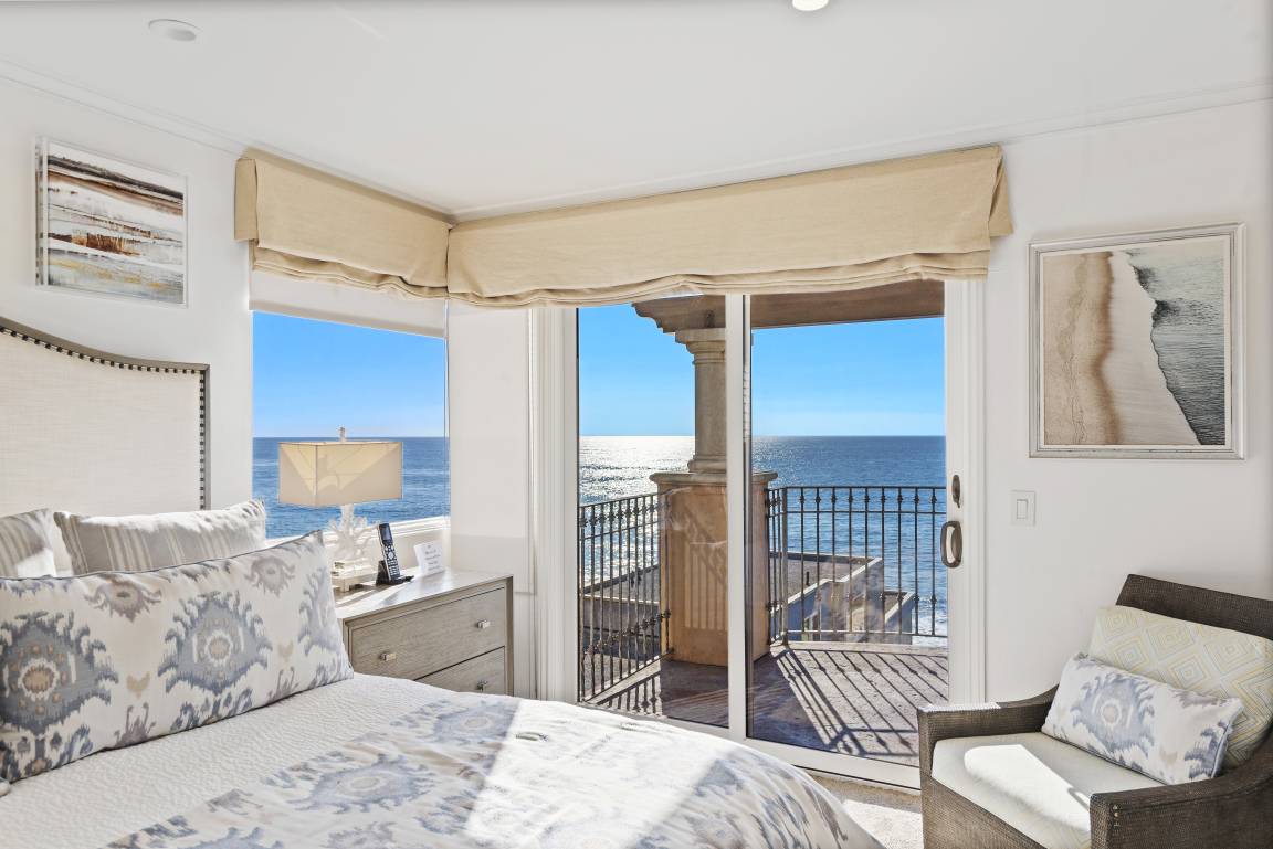 Villa ∙ 2 Bedrooms ∙ 6 Guests - Laguna Beach, CA
