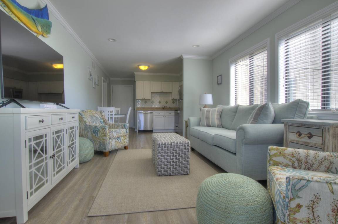 Condo ∙ 2 Bedrooms ∙ 4 Guests - Beaufort, NC