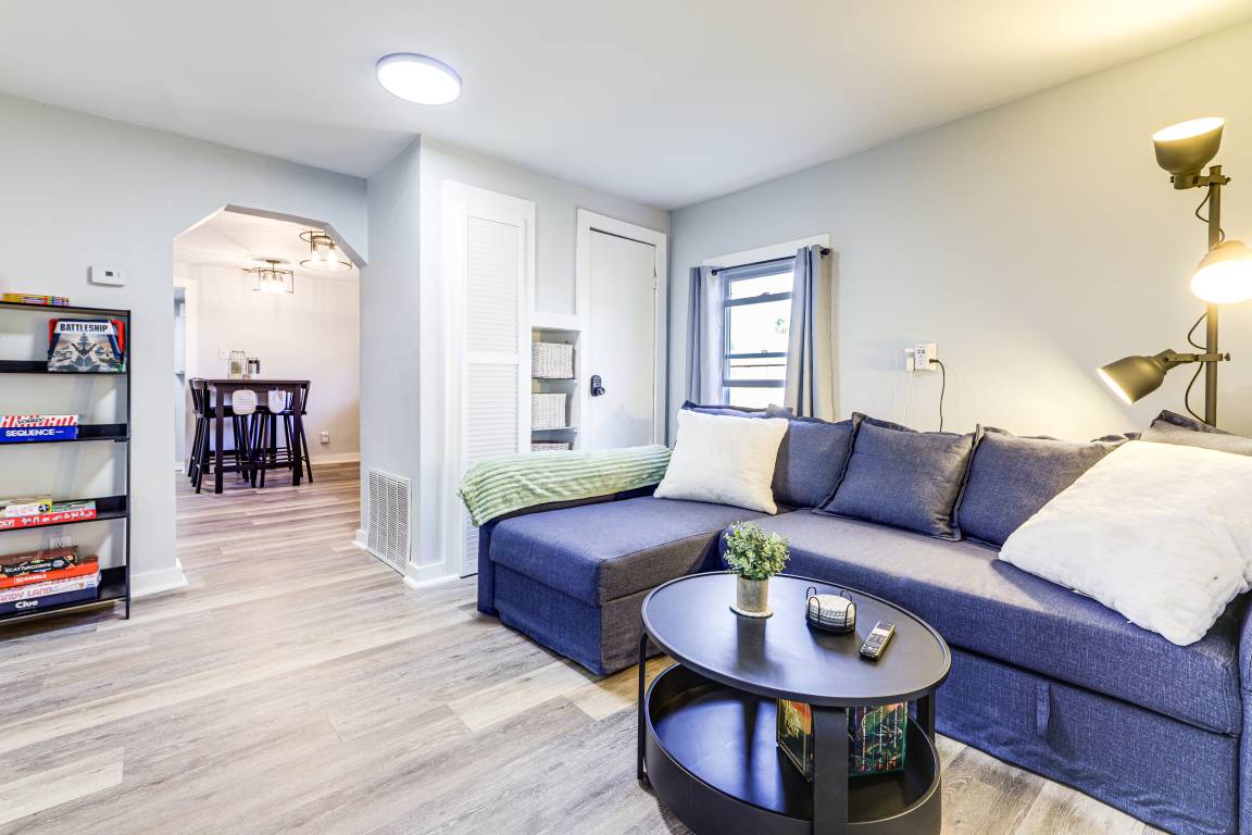 111 M² House ∙ 2 Bedrooms ∙ 7 Guests - Northridge, OH