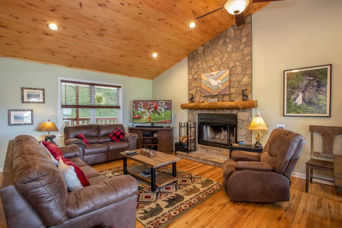 243 M² Cabin ∙ 4 Bedrooms ∙ 11 Guests - Sugar Mountain, NC