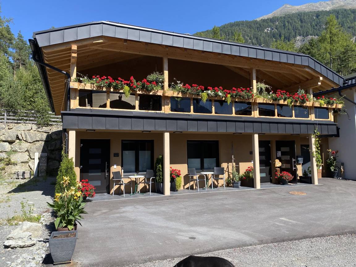 55 M² Ferienwohnung ∙ 1 Schlafzimmer ∙ 4 Gäste - Längenfeld