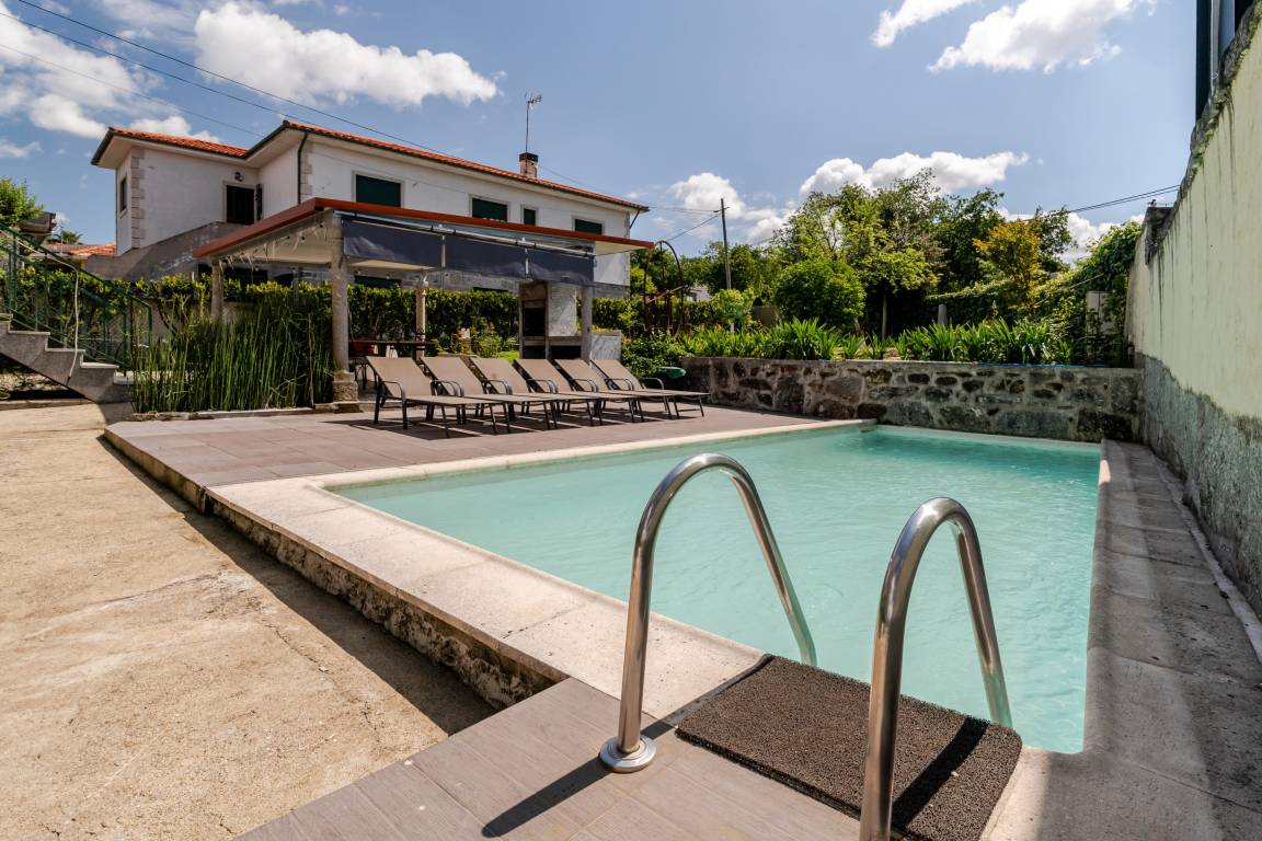 154 M² Villa ∙ 3 Chambres ∙ 8 Personnes - Lousada