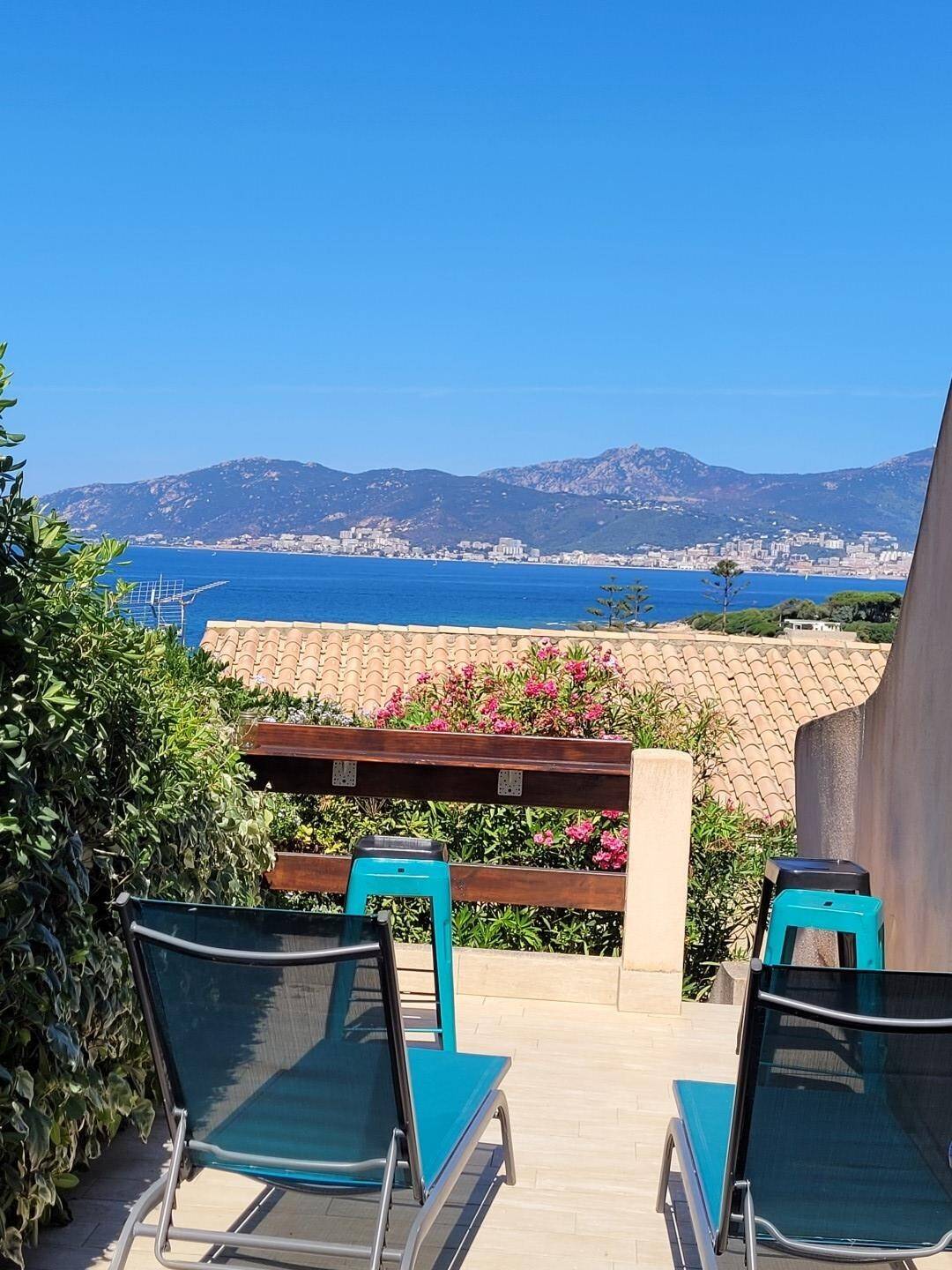 40 M² House ∙ 2 Bedrooms ∙ 4 Guests - Ajaccio