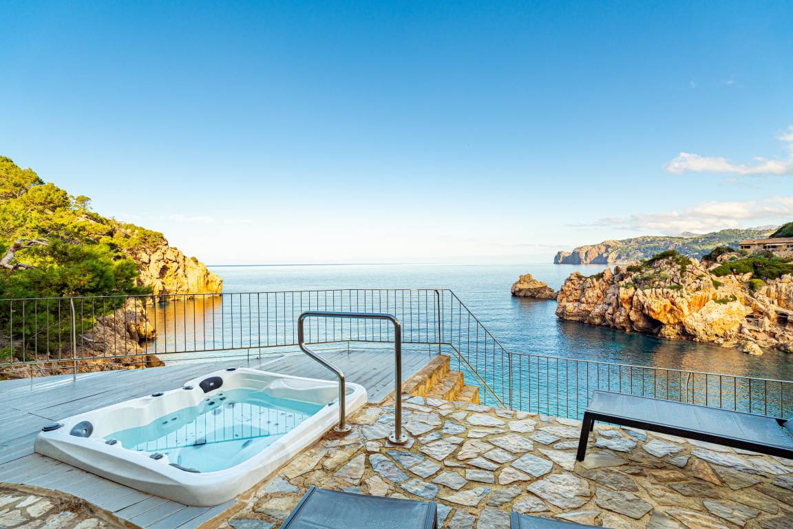 100 M² Villa ∙ 4 Bedrooms ∙ 8 Guests - Deià