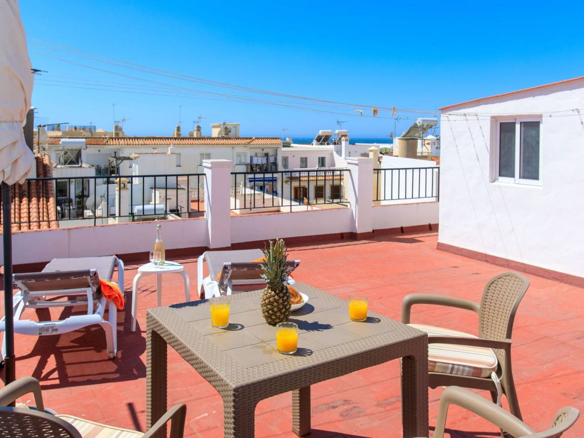 72 M² Huoneisto ∙ 2 Makuuhuonetta ∙ 4 Vierasta - Nerja