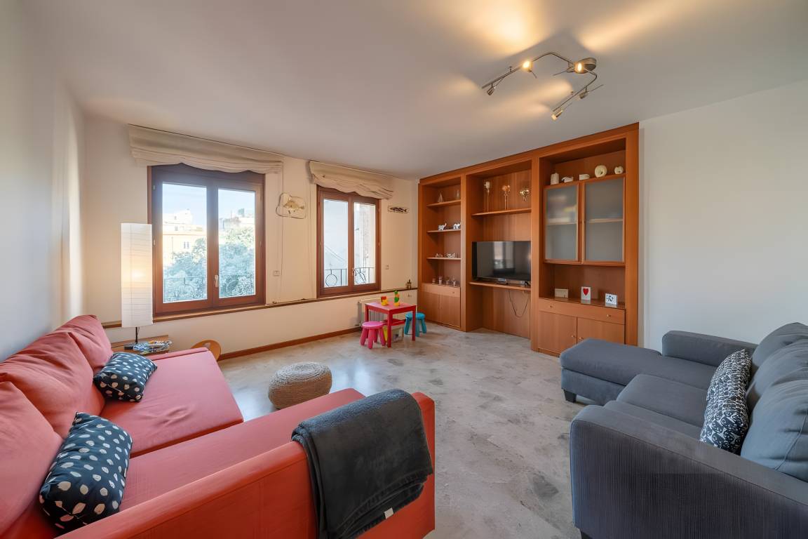 90 M² Apartment ∙ 3 Bedrooms ∙ 6 Guests - Figueres
