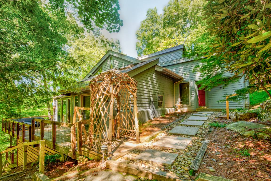 House ∙ 5 Bedrooms ∙ 12 Guests - Blowing Rock, NC
