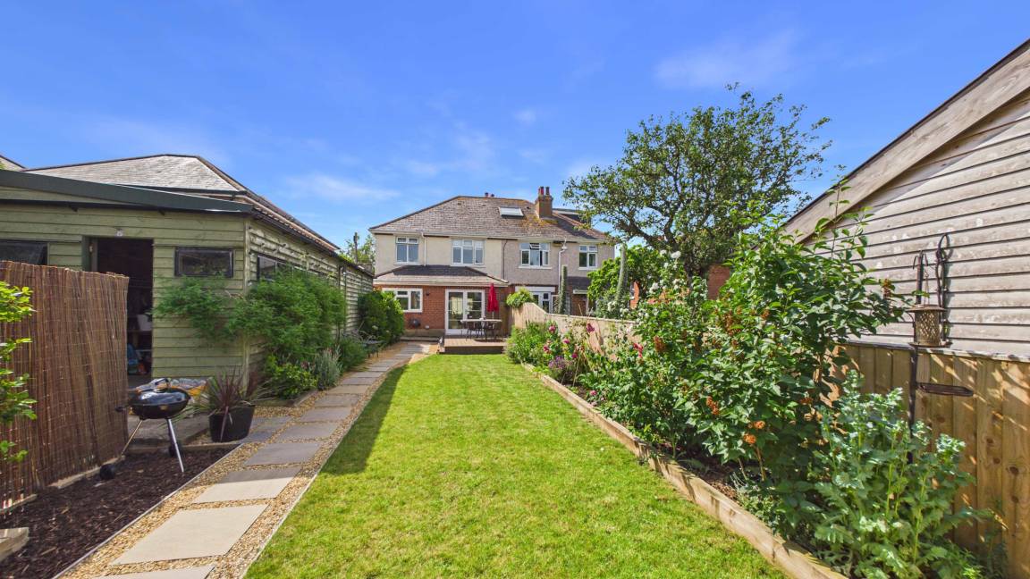 87 M² House ∙ 2 Bedrooms ∙ 4 Guests - Beaulieu