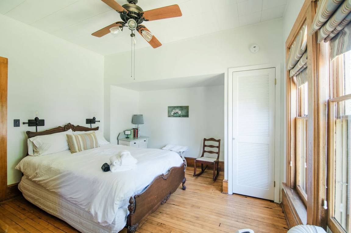 Apartment ∙ 1 Bedroom ∙ 2 Guests - Torch Lake, MI