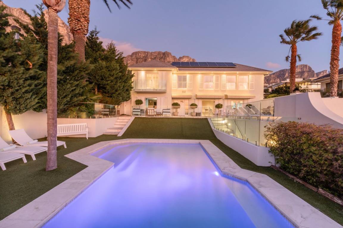 Villa ∙ 6 Schlafzimmer ∙ 12 Gäste - Camps Bay
