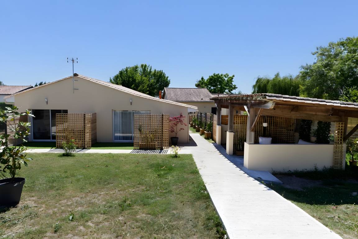 100 M² Maison De Vacances ∙ 3 Chambres ∙ 12 Personnes - Gironde