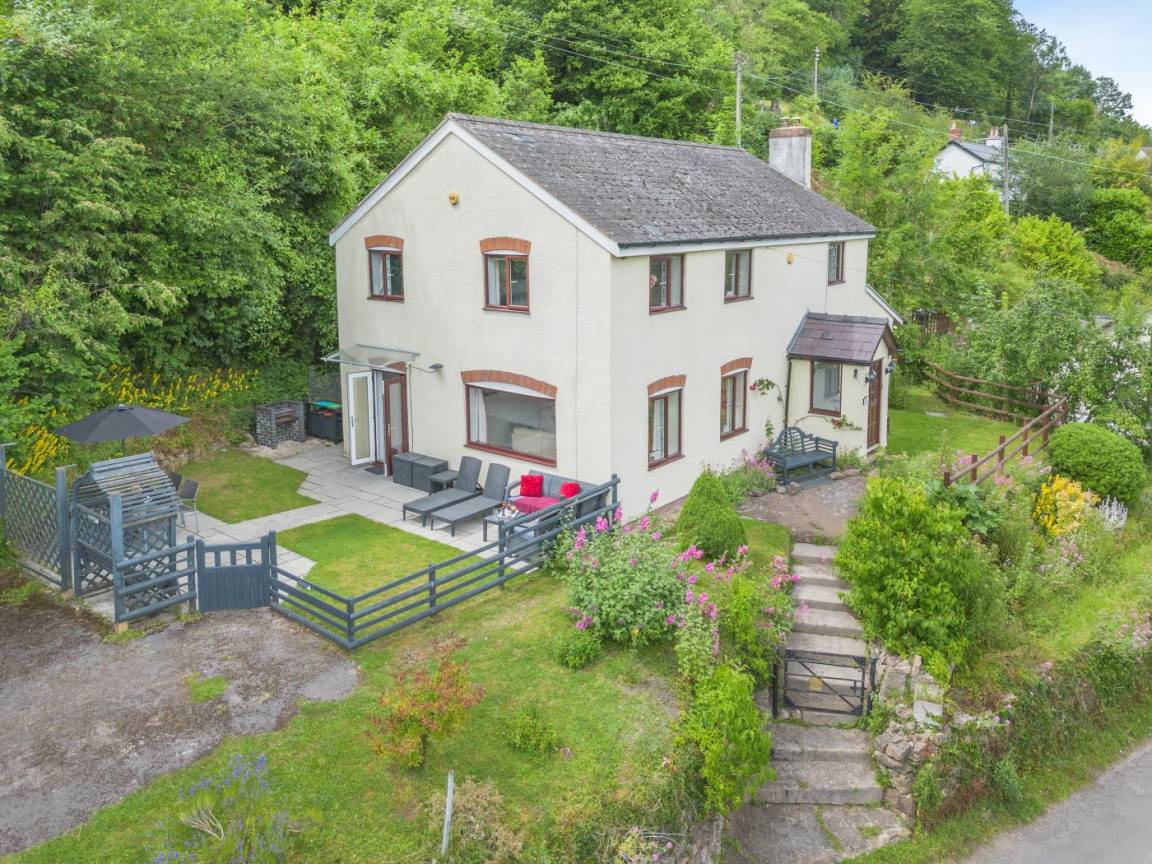Cottage ∙ 4 Bedrooms ∙ 8 Guests - Monmouth