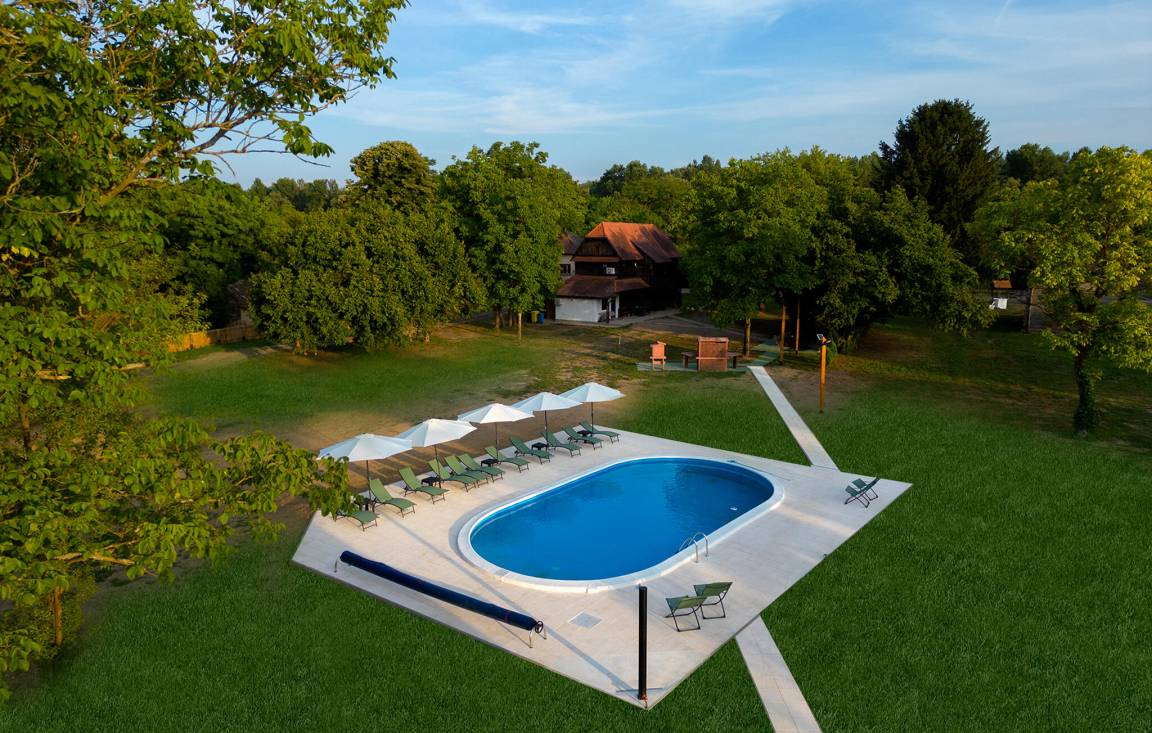 280 M² Ferienhaus ∙ 4 Schlafzimmer ∙ 11 Gäste - Kutina