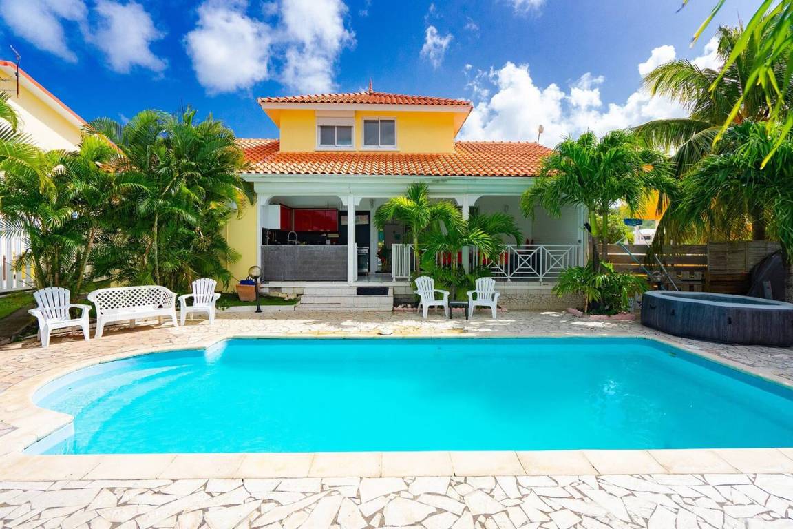 250 M² House ∙ 7 Bedrooms ∙ 15 Guests - Martinique