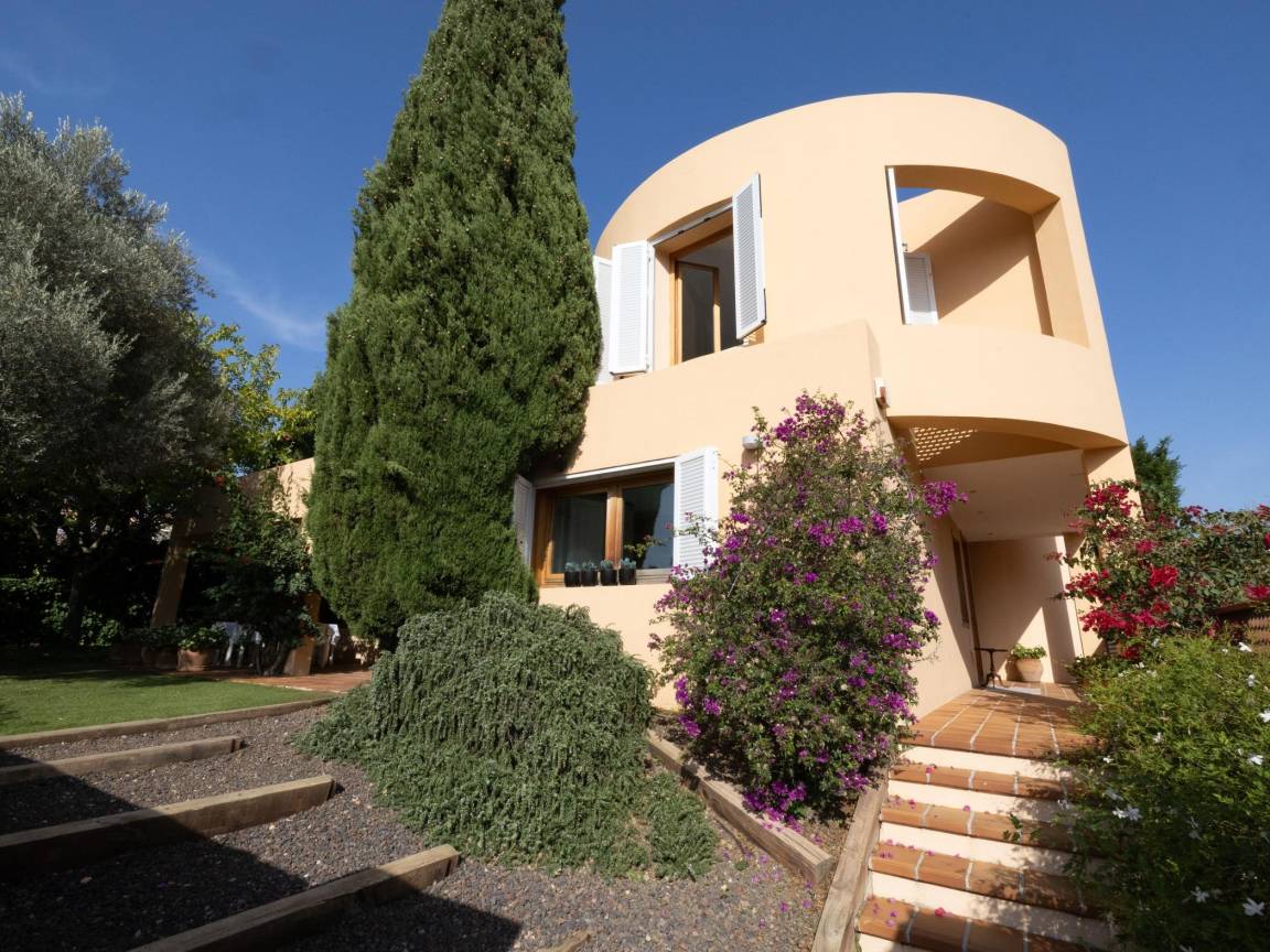 374 M² Villa ∙ 4 Bedrooms ∙ 8 Guests - Palma