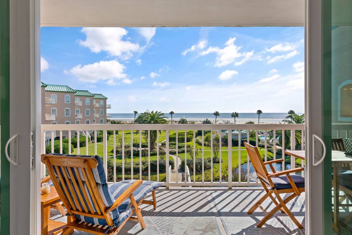 Condo ∙ 3 Bedrooms ∙ 8 Guests - Brunswick, GA