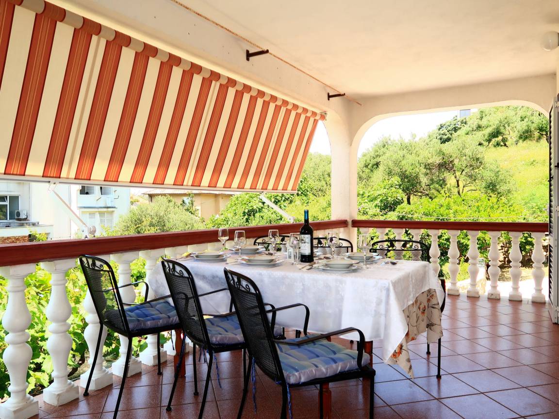 100 M² Apartment ∙ 3 Bedrooms ∙ 6 Guests - Rab
