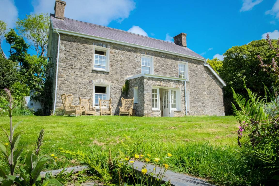 Cottage ∙ 7 Bedrooms ∙ 14 Guests - Cardigan
