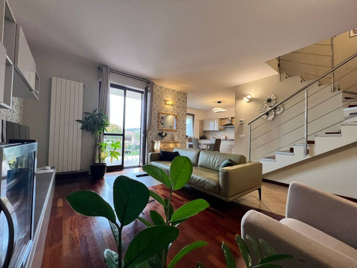 80 M² Apartment ∙ 2 Bedrooms ∙ 70 Guests - Arona, Italy
