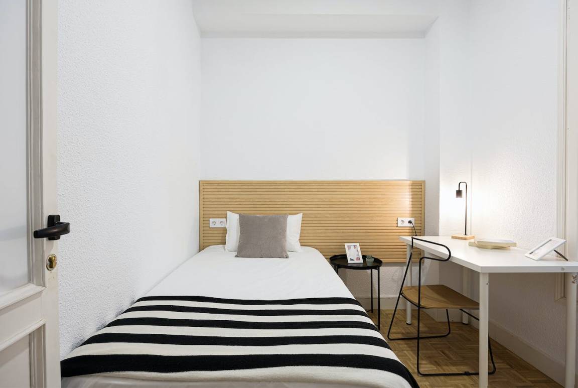 100 M² Habitación Privada ∙ 1 Habitación ∙ 1 Huésped - Alcobendas