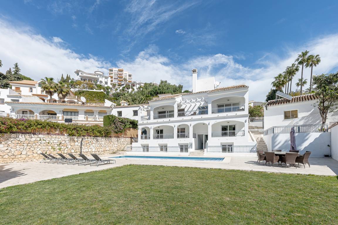 351 M² Villa ∙ 6 Bedrooms ∙ 12 Guests - Benalmádena