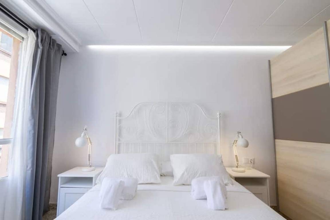 99 M² Apartamento ∙ 3 Habitaciones ∙ 4 Huéspedes - Valencia
