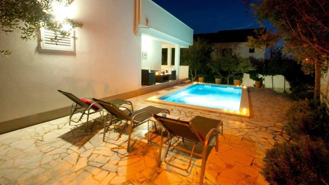 180 M² Huis ∙ 4 Slaapkamers ∙ 6 Gasten - Okrug Gornji