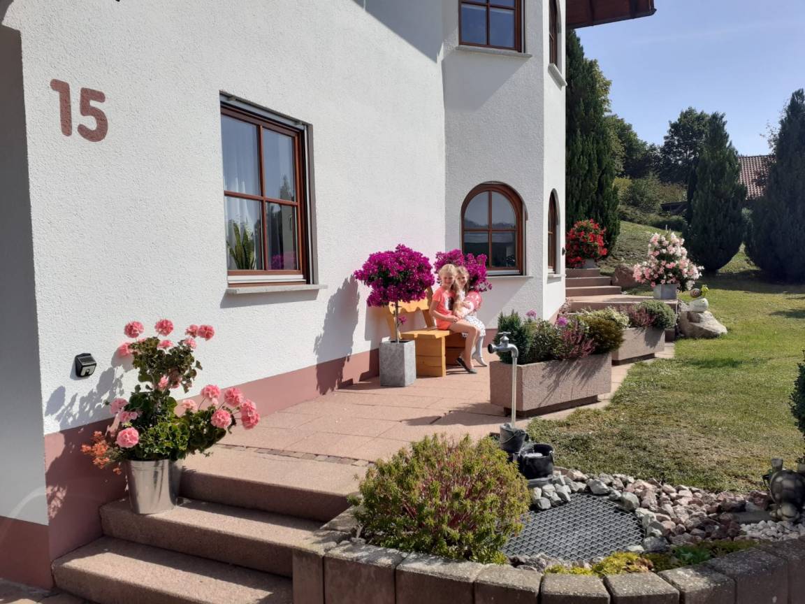 68 M² Ferienwohnung ∙ 1 Schlafzimmer ∙ 4 Gäste - Albstadt