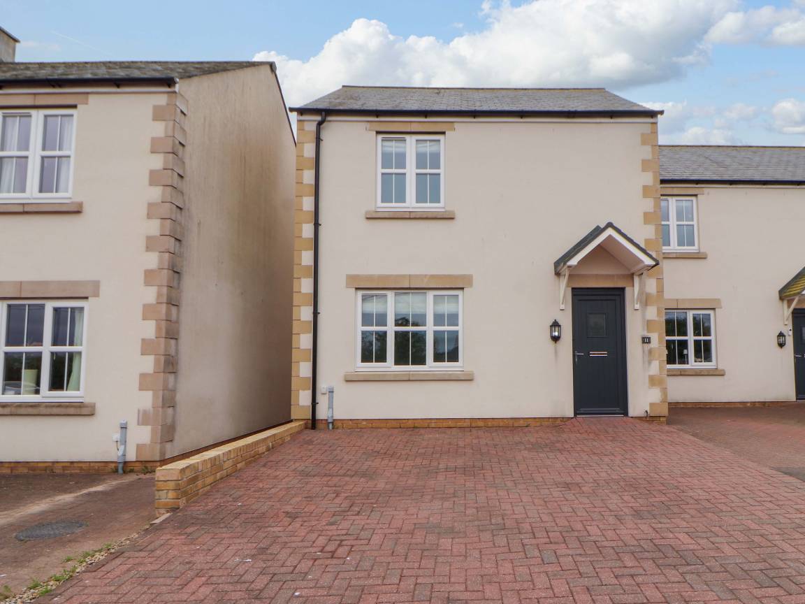 Cottage ∙ 2 Bedrooms ∙ 4 Guests - Featherstone Castle