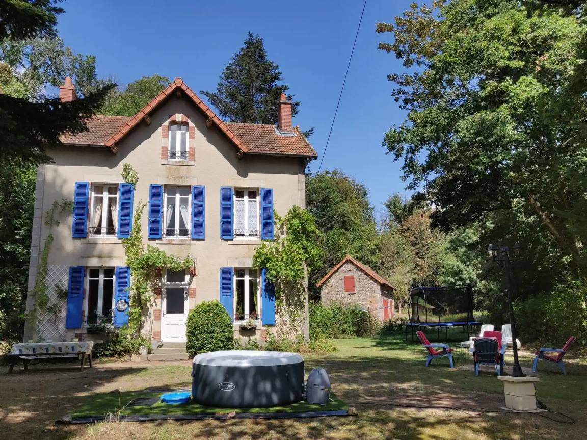 130 M² Ferienhaus ∙ 4 Schlafzimmer ∙ 6 Gäste - Auvergne