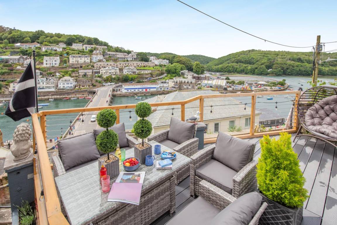 Mökki ∙ 4 Makuuhuonetta ∙ 8 Vierasta - Looe