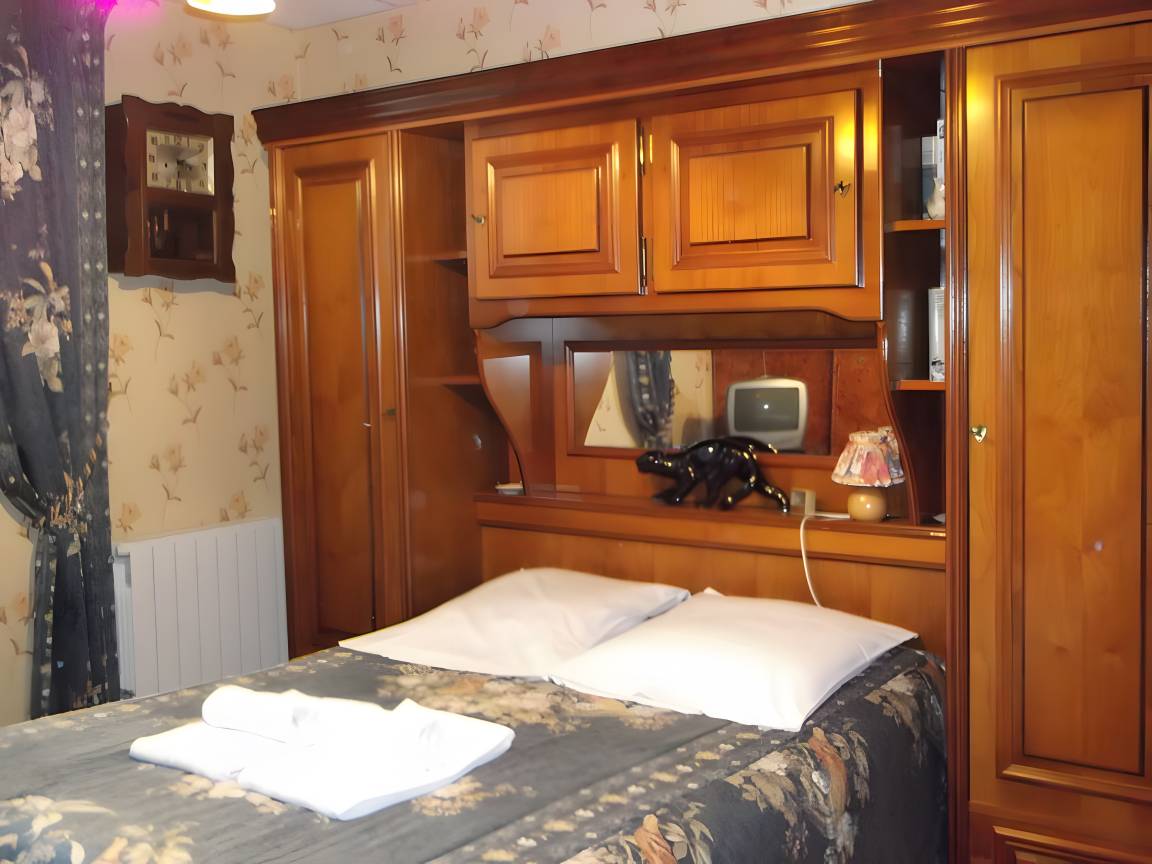 15 M² Chambre D'hôtes ∙ 1 Chambre ∙ 2 Personnes - Orcival