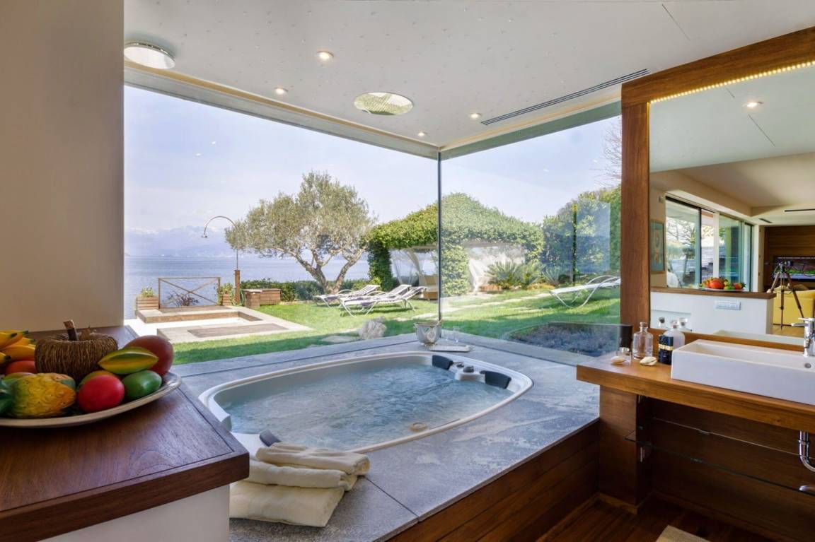 Villa ∙ 4 Bedrooms ∙ 8 Guests - Stresa