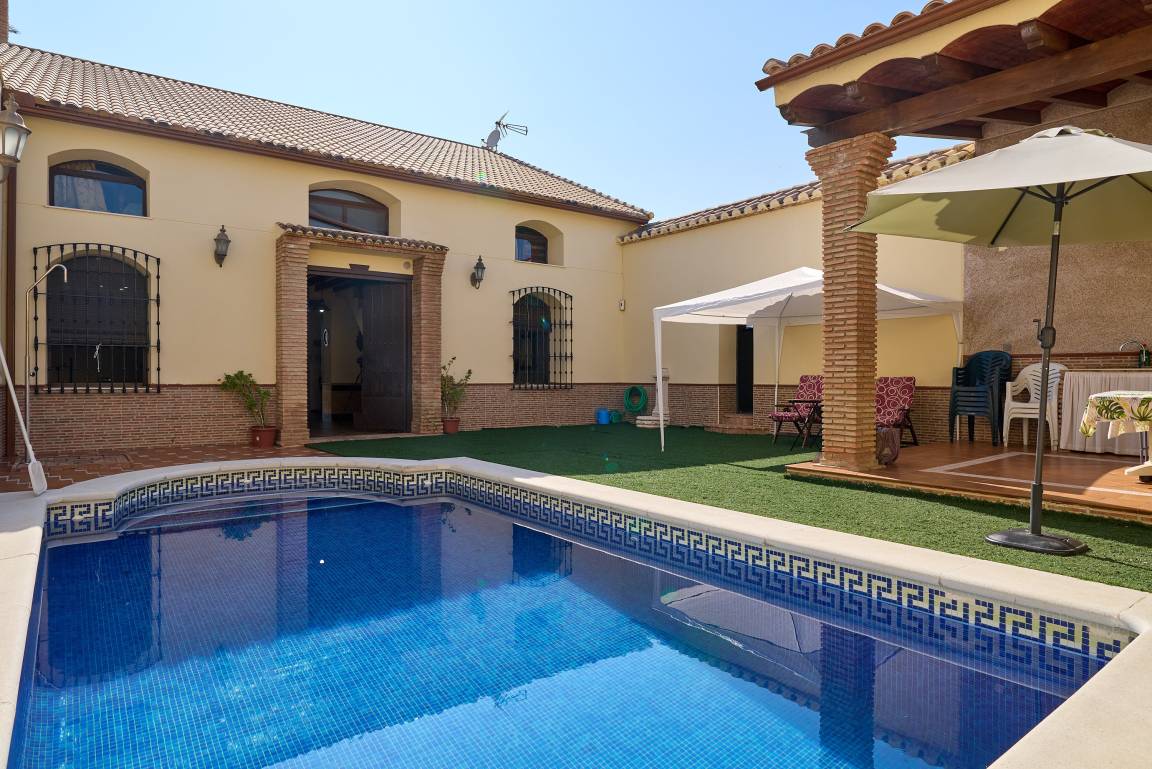 305 M² Casa ∙ 5 Habitaciones ∙ 12 Huéspedes - Montilla