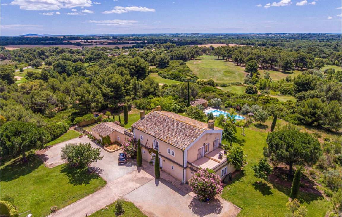 300 M² House ∙ 7 Bedrooms ∙ 14 Guests - Béziers
